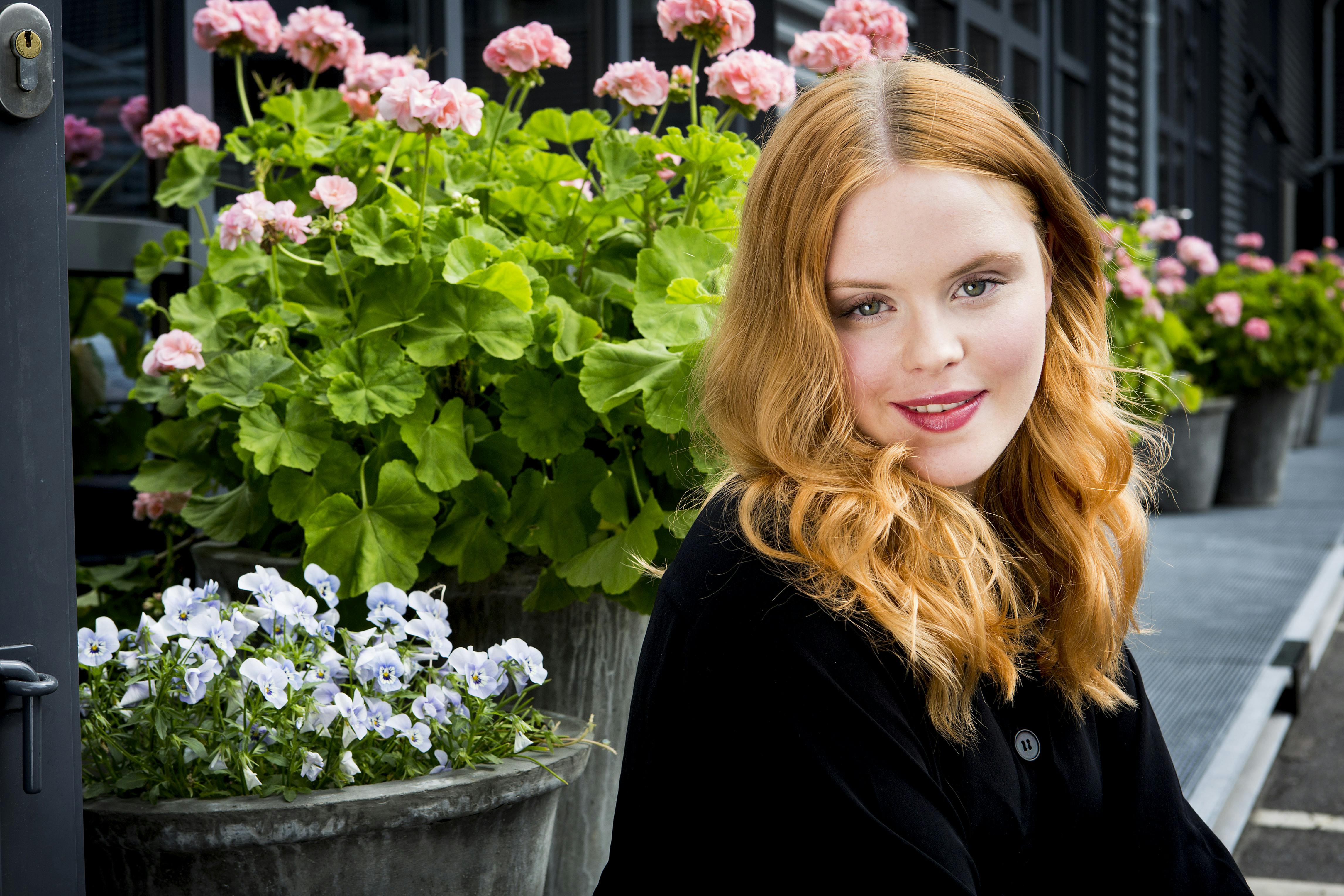 Andrea Heick Gadeberg: Det er en ære at spille Sanne | Familie Journal