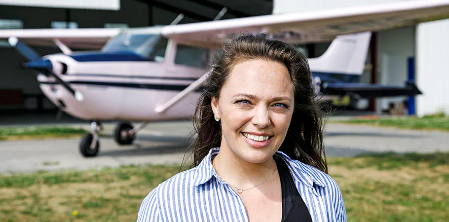 Maria Louise er pilot: Flyver til kaffe hos mor og far | Familie Journal