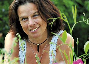 Heidi har levet med vold hele livet | Familie Journal