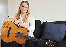 Michelle Nielsen fra Randers laver sange, der går lige i hjerterne på ...